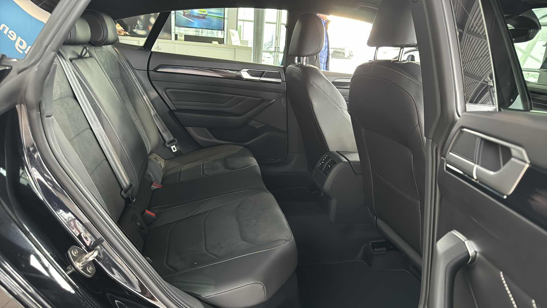 VW R-Line 0 km 64.008, 29 € | NEOSTAR