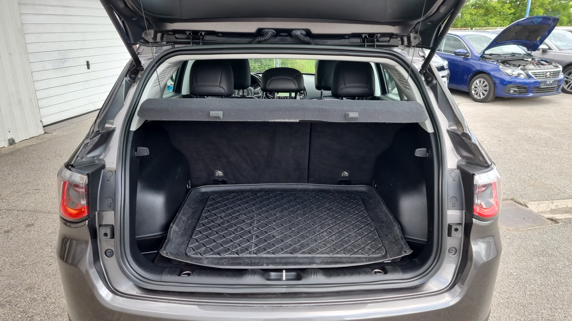 Jeep Jeep Compass 90.195 km 15.990 € | NEOSTAR