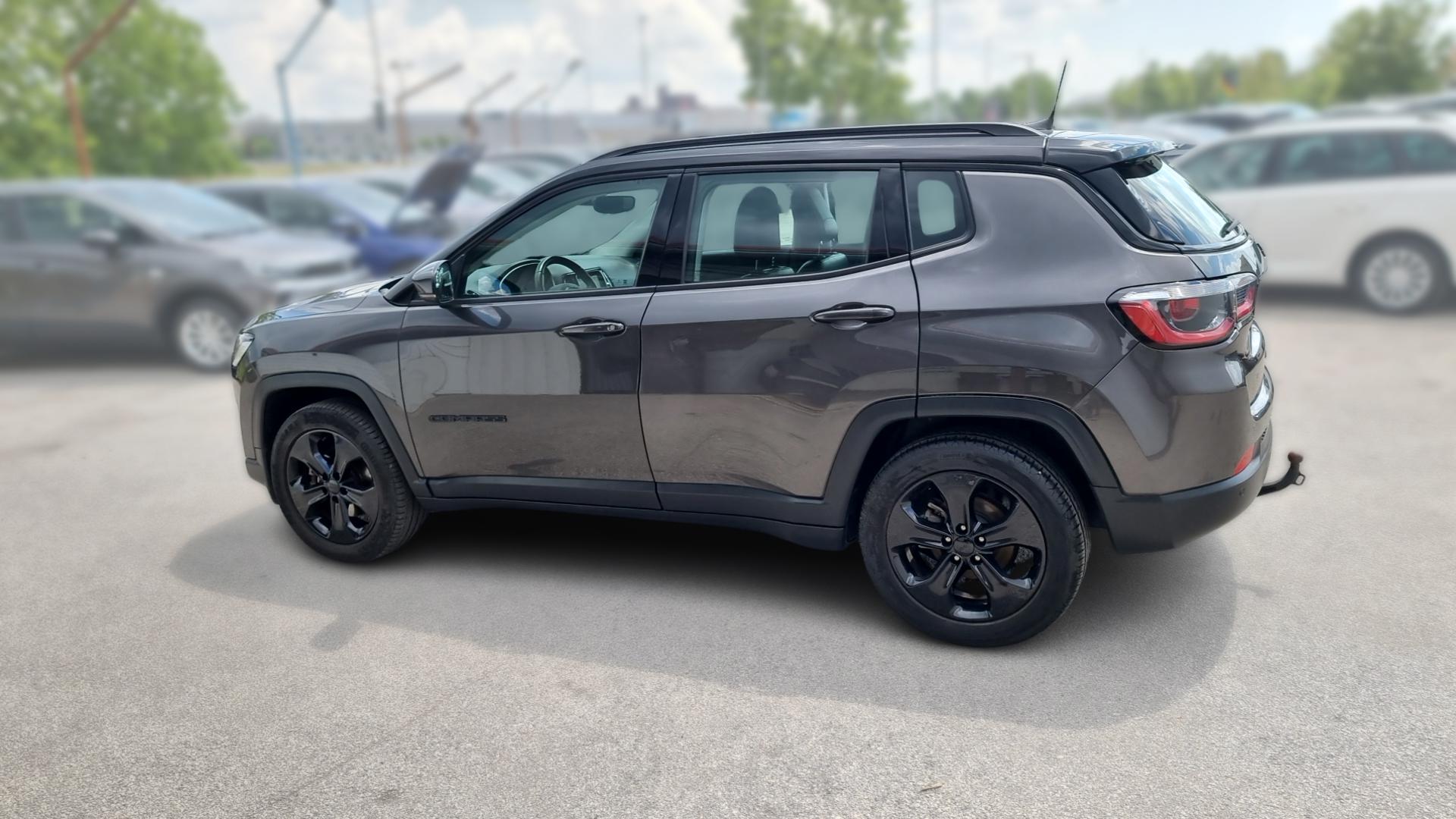 Jeep Jeep Compass 90.195 km 15.990 € | NEOSTAR